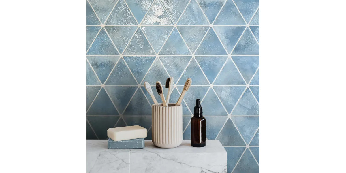 Carrelage sol et mur Utthita Triangle bleu ciel 48,5 x 28 cm - Réflex ...